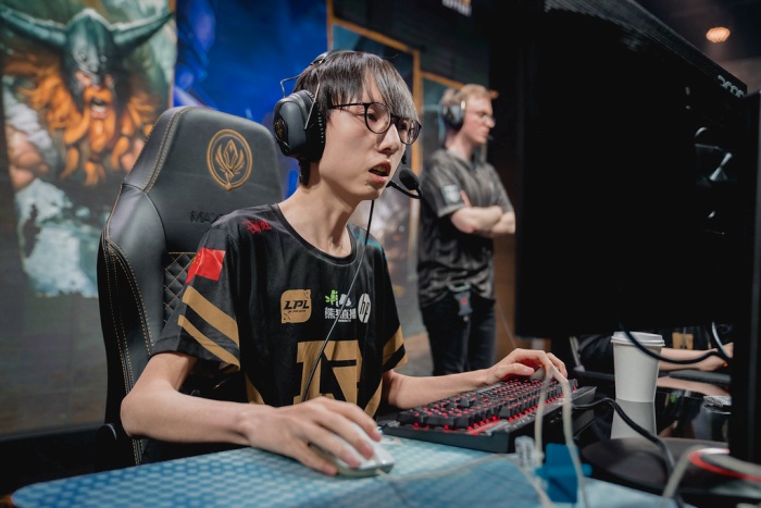 Mlxg nhận “gạch đá” từ netizen Trung khi đánh giá thấp LPL hơn LCK tại CKTG 2023: Chê HLV “bù ...